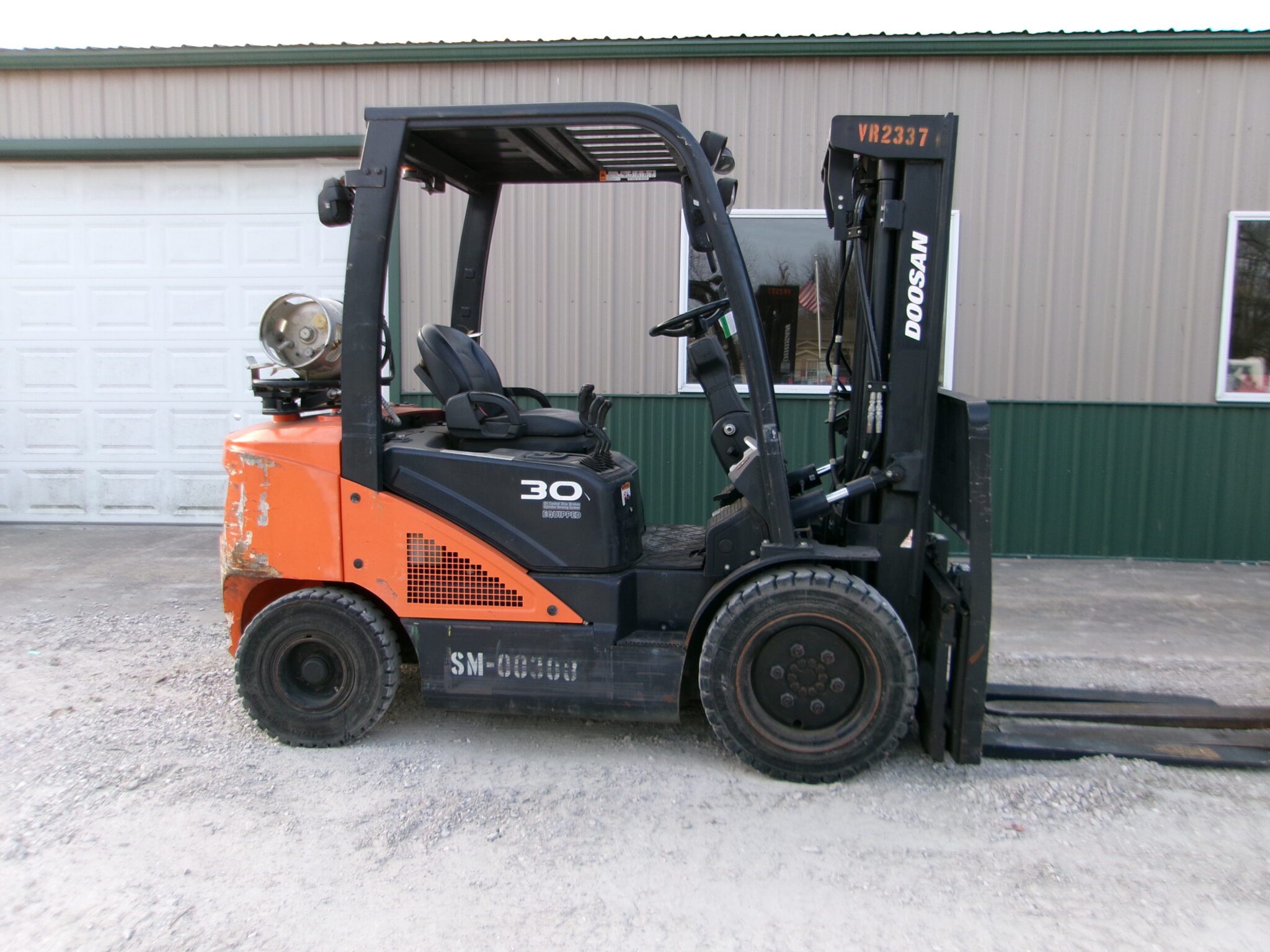 Pneumatic Forklifts - Forklifts-N-More